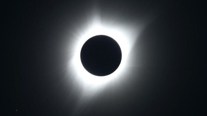 Cómo ver el eclipse solar de hoy desde cualquier lugar del mundo