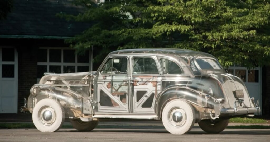 El año que Pontiac sorprendió al mundo con el primer auto transparente ...