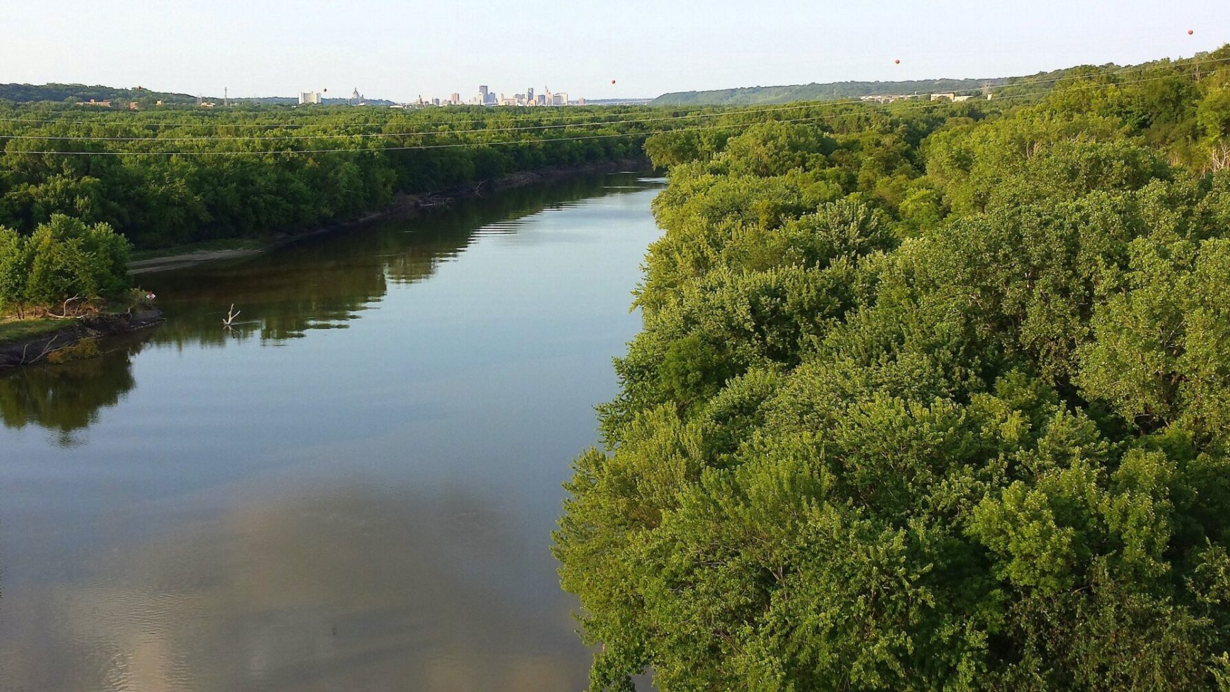 El FBI investiga un cráneo sospechoso encontrado en el río Minnesota ...