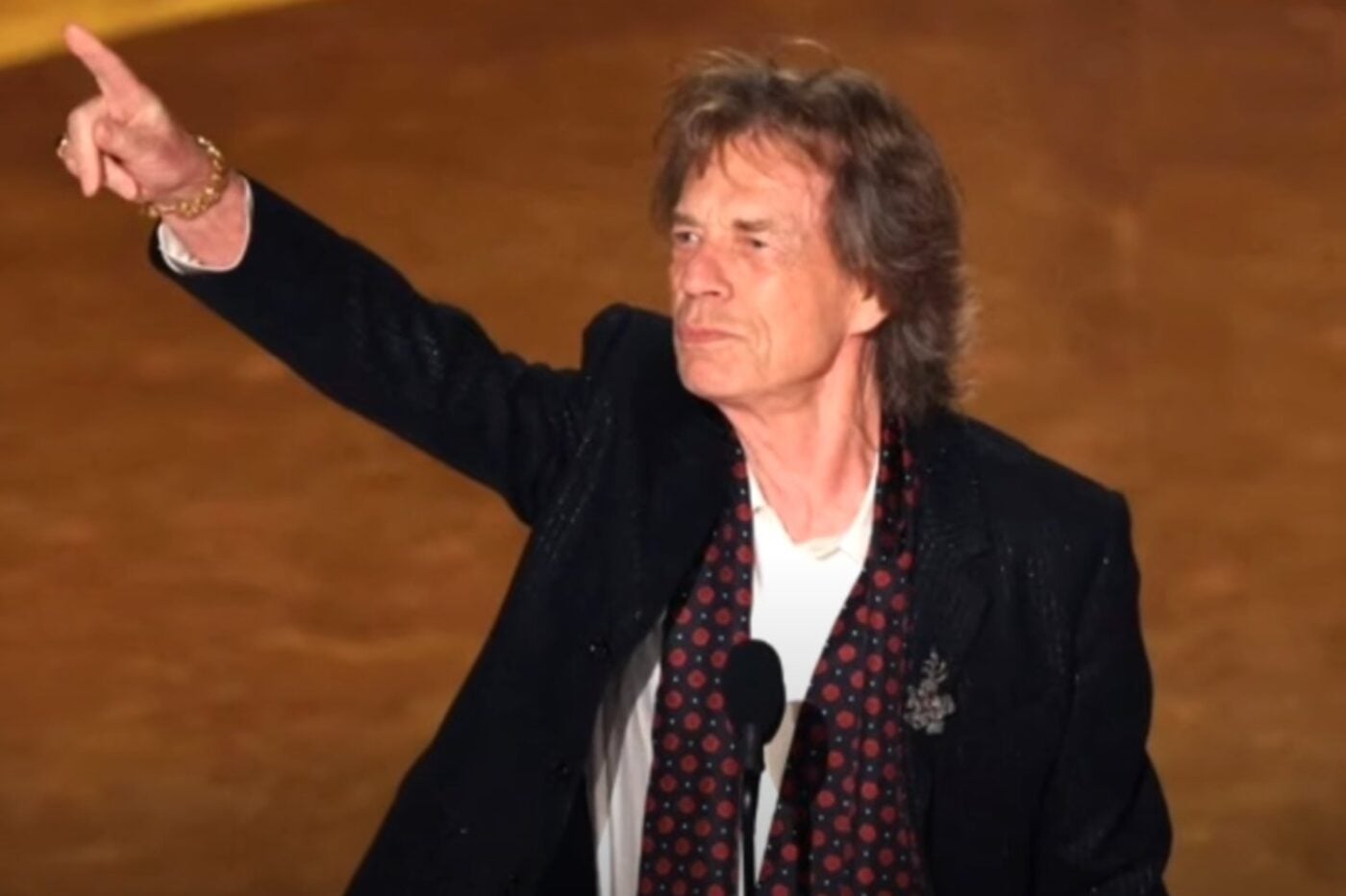 Mick Jagger sorprende en los Oscar y entrega el premio a la canción más ...