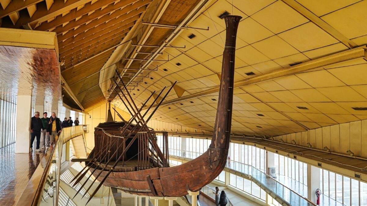 Egipto avanza con una restauración histórica: la barca solar de Keops ...