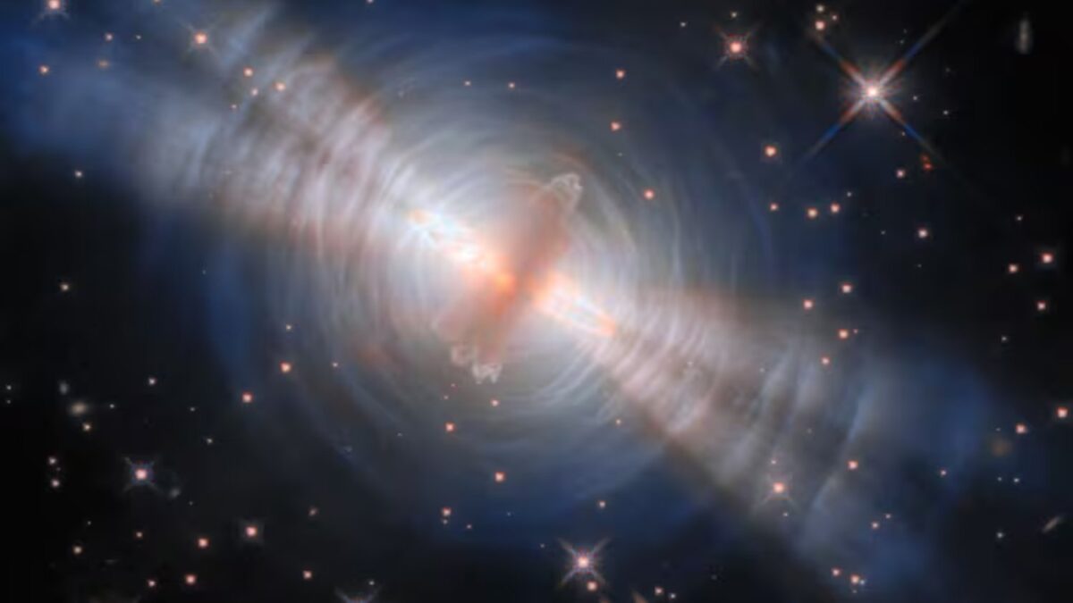 El Hubble capta la agonía de una estrella como el Sol en la Nebulosa ...